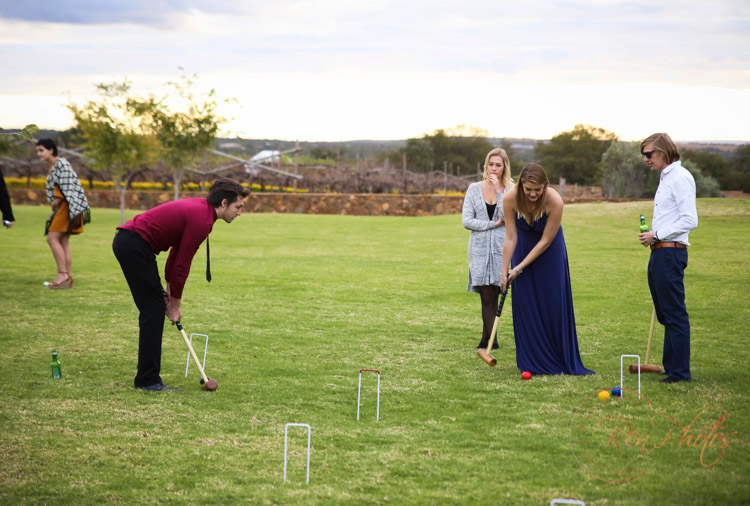 How To Keep Your Guests Occupied During The Wedding Photo Session ...