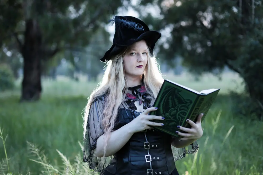 10 Haunting Halloween Photoshoot Ideas To Discover | RENPHOTOS